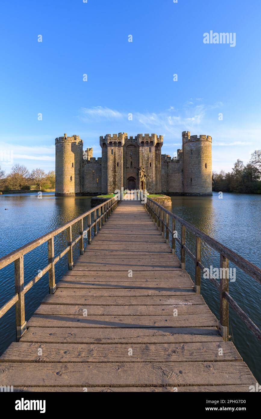 Bodiam Castle, 14th-century medieval fortress with moat and soaring ...