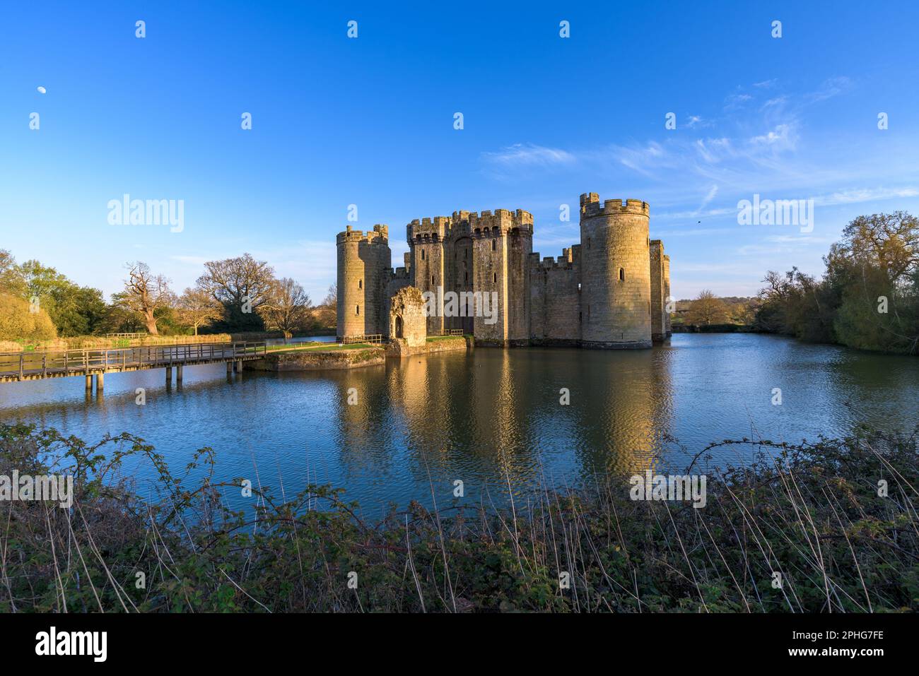 Bodiam Castle, 14th-century medieval fortress with moat and soaring ...