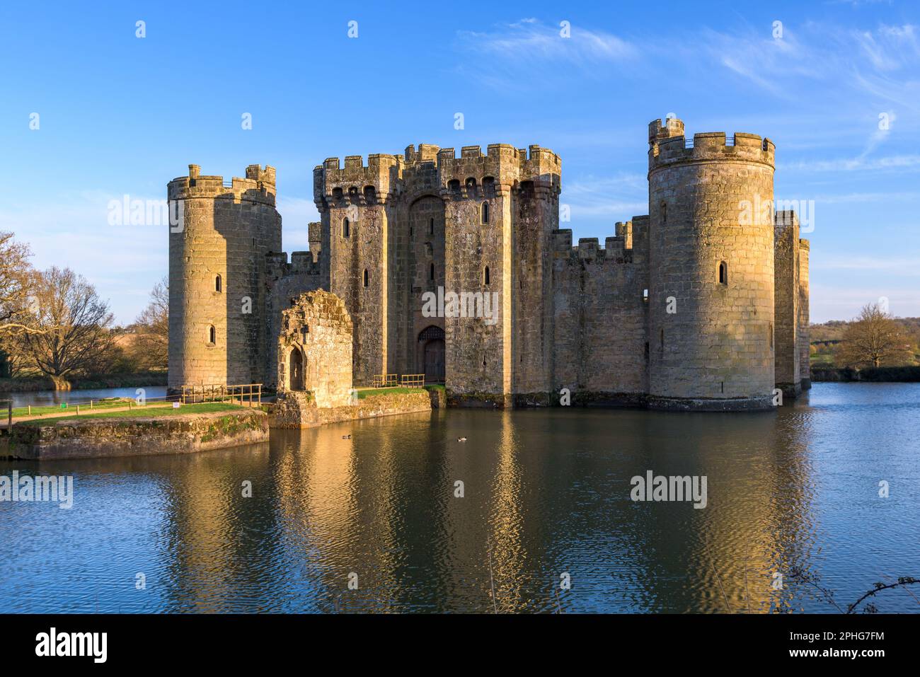 Bodiam Castle, 14th-century medieval fortress with moat and soaring ...