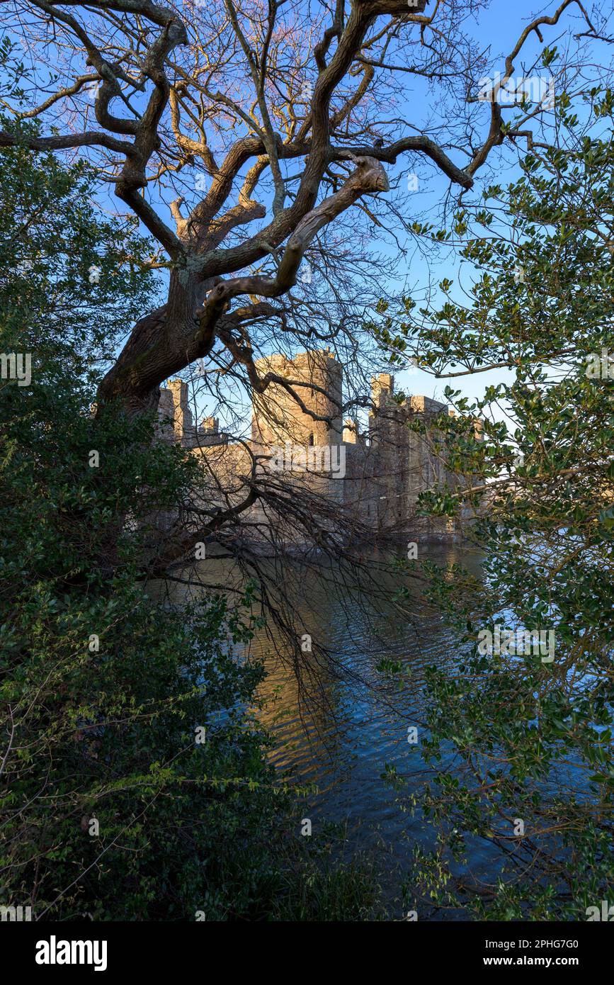Bodiam Castle, 14th-century medieval fortress with moat and soaring ...