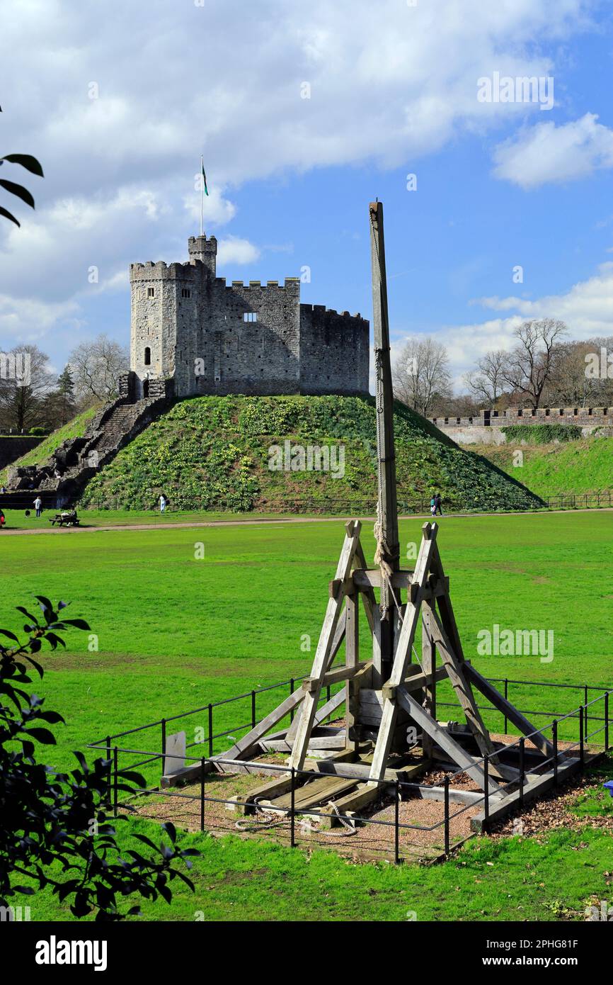 Trebuchet and Norman Keep, Cardiff Castle, Cardiff, Souuth Wales ...