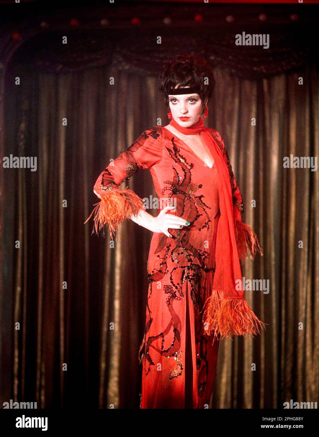 LIZA MINNELLI in CABARET (1972), directed by BOB FOSSE. Credit: ABC ...
