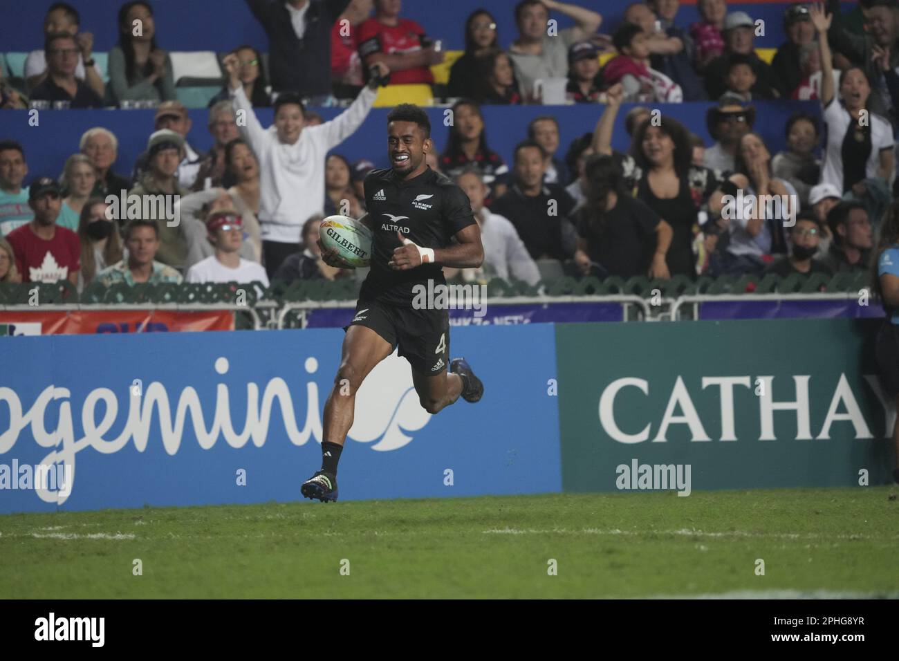 ***FOR NON-COMMERCIAL USE ONLY*** New Zealands Akuila Rokolisoa runs in ...