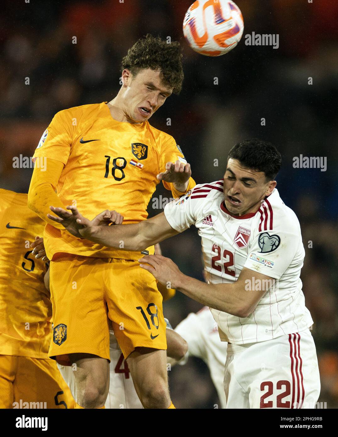 ROTTERDAM - (l-r) Mats Wieffer of Holland, Graeme Torrilla of Gibraltar ...