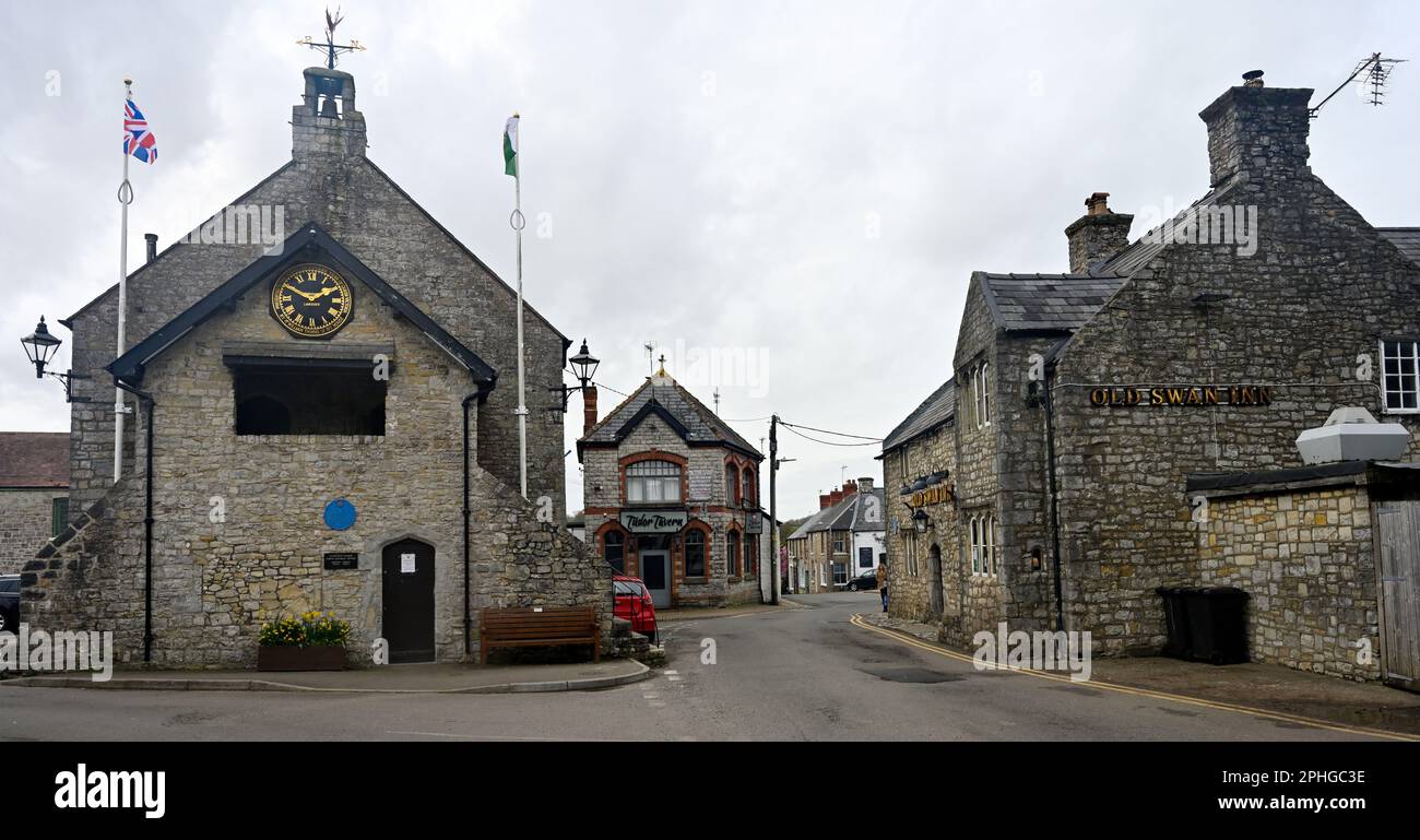 Intersection of streets with Town Hall, Tudor Tavern and The Old Swan ...