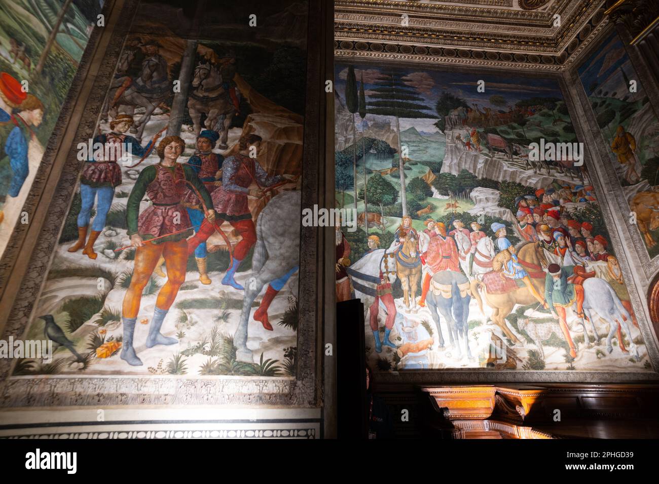 Benozzo Gozzoli's Procession of the Magi fresco in the Medici Chapel in ...