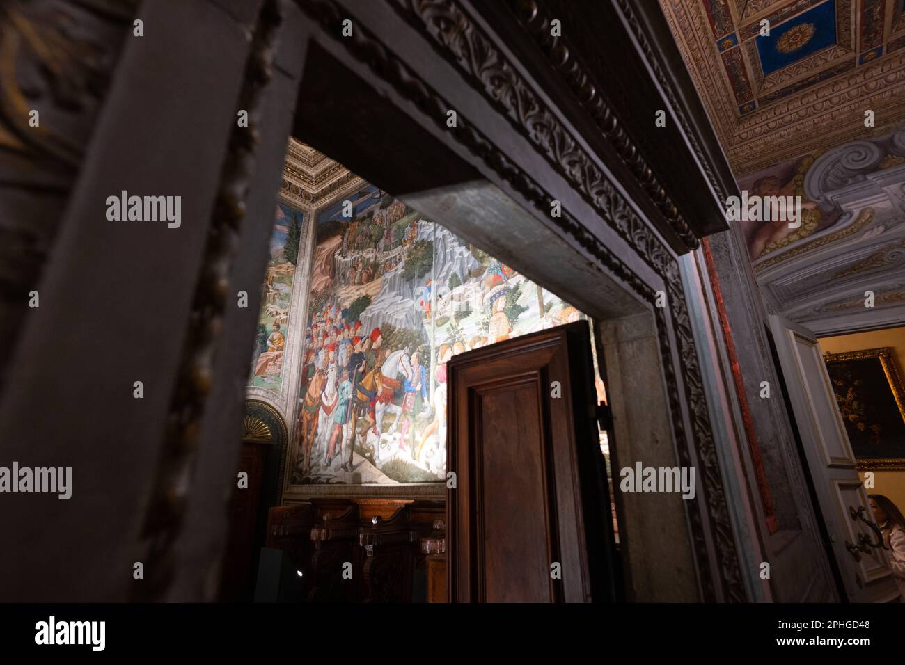Benozzo Gozzoli's Procession of the Magi fresco in the Medici Chapel in ...