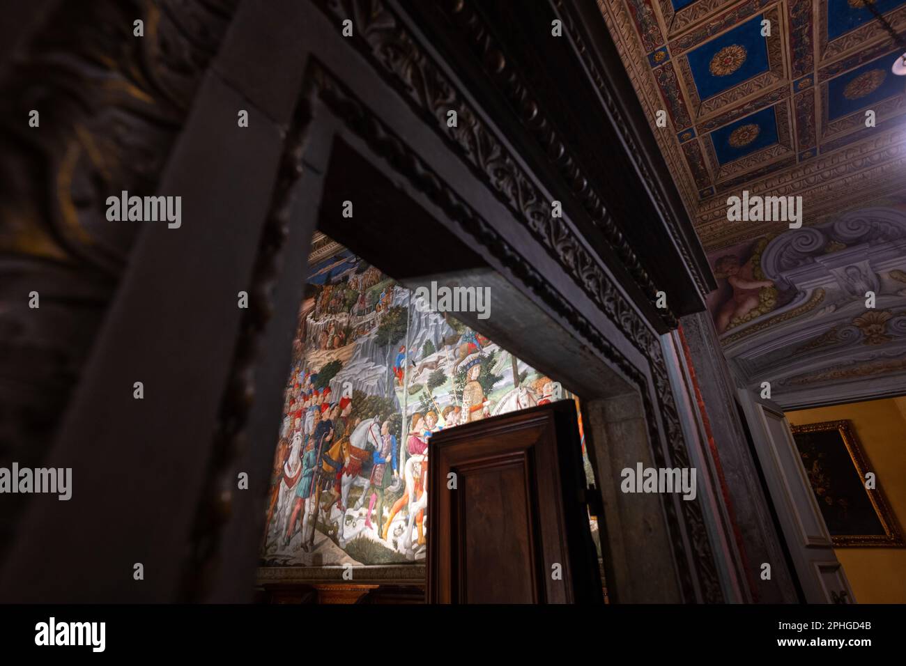 Benozzo Gozzoli's Procession of the Magi fresco in the Medici Chapel in ...