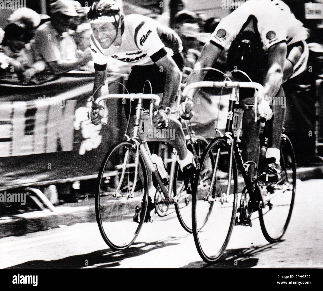BILL NICKSON AND SEAN YATES BATTLE IT OUT AT THE FINISH OF THE 1984 ...