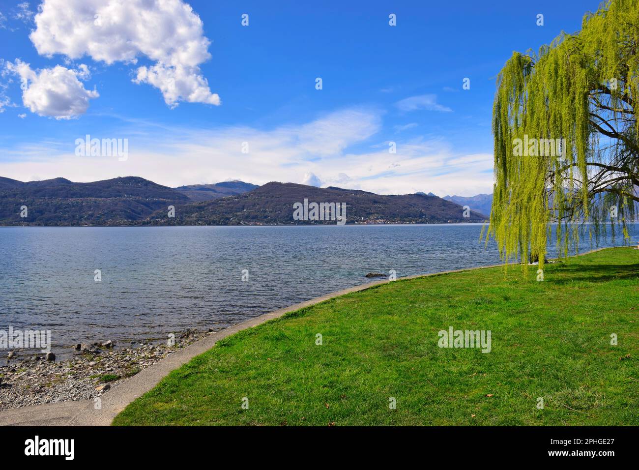 Lago lago lago lago acqua hi-res stock photography and images - Alamy
