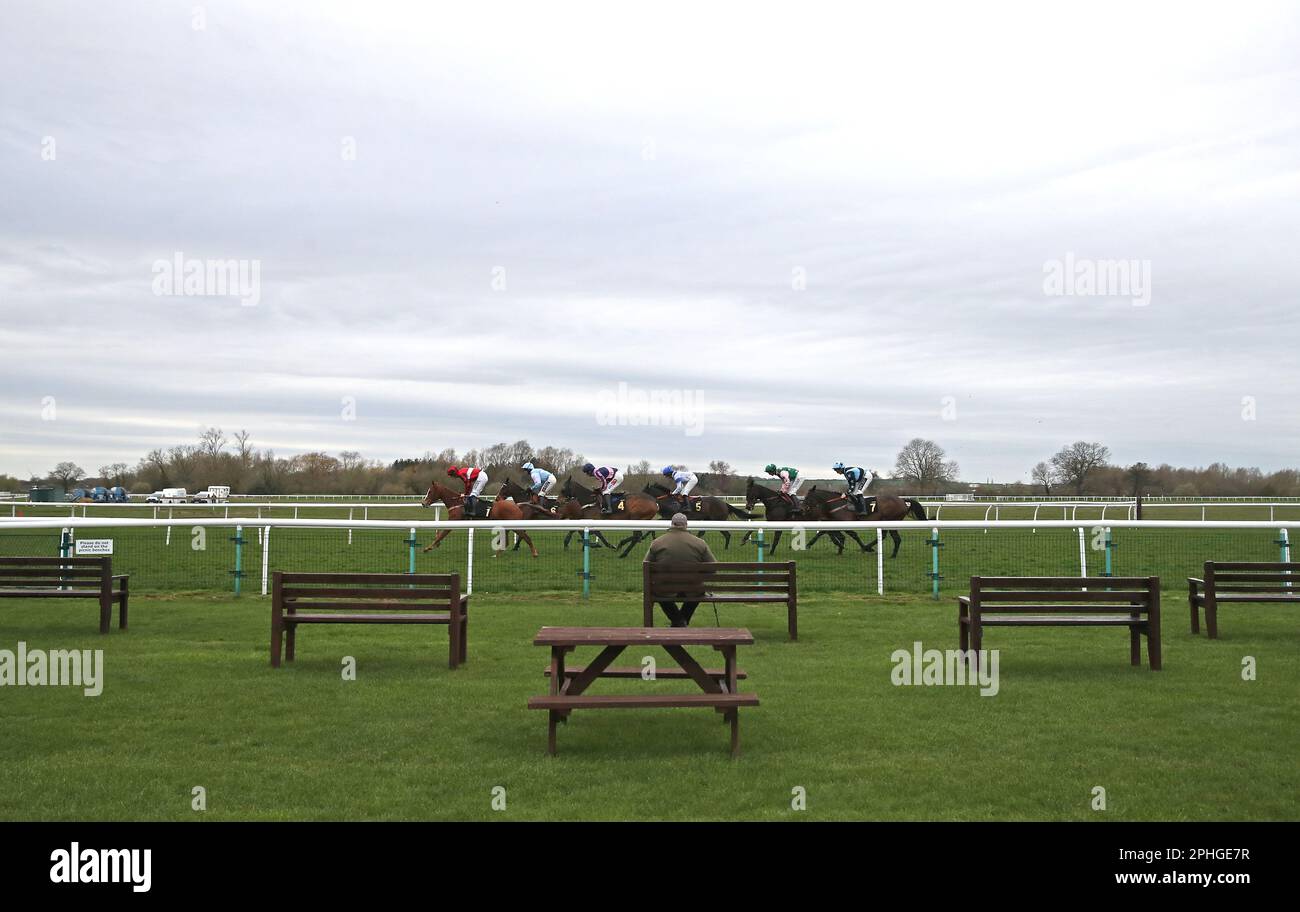 Runners and riders during the Racing TV Mares' Handicap Hurdle at ...