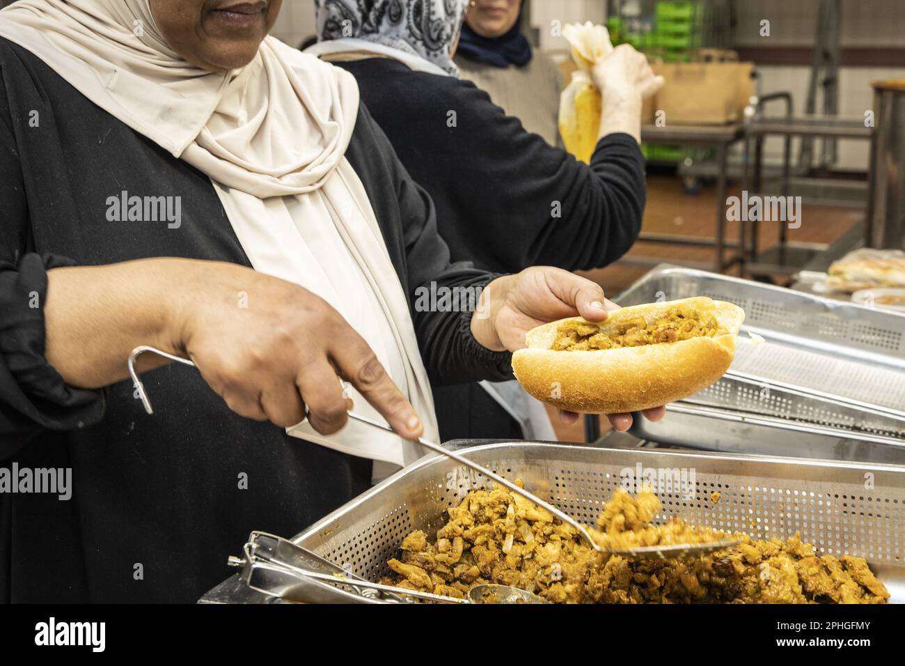 AMSTERDAM - Volunteers hand out healthy packages for the iftar in a ...