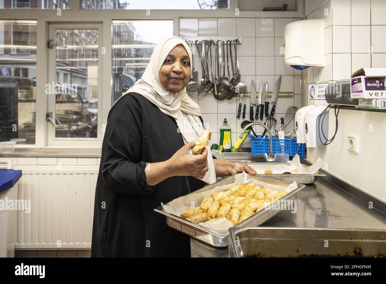 AMSTERDAM - Volunteers hand out healthy packages for the iftar in a ...