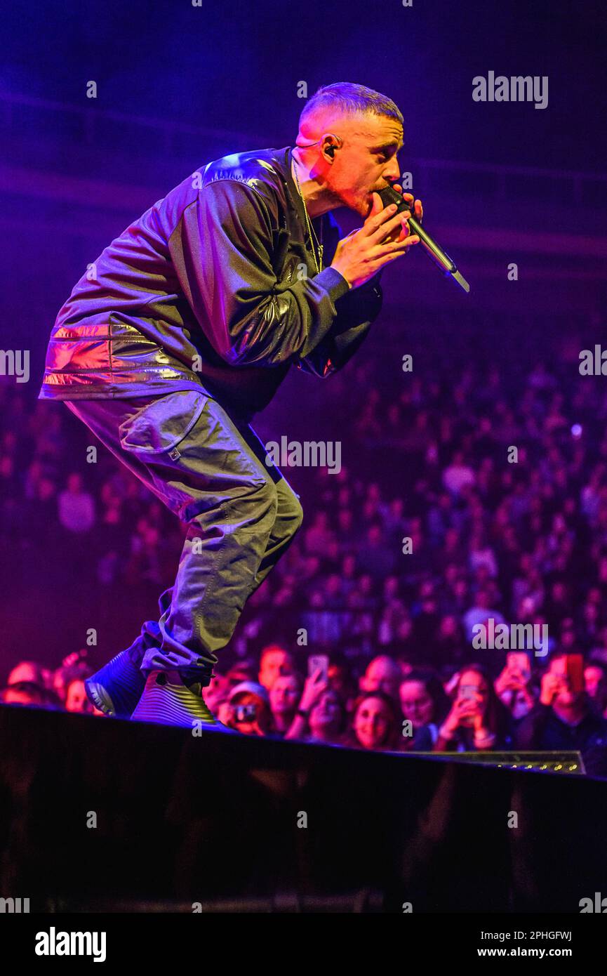 The irish singer songwriter Dermot Kennedy performs live in Brussels ...