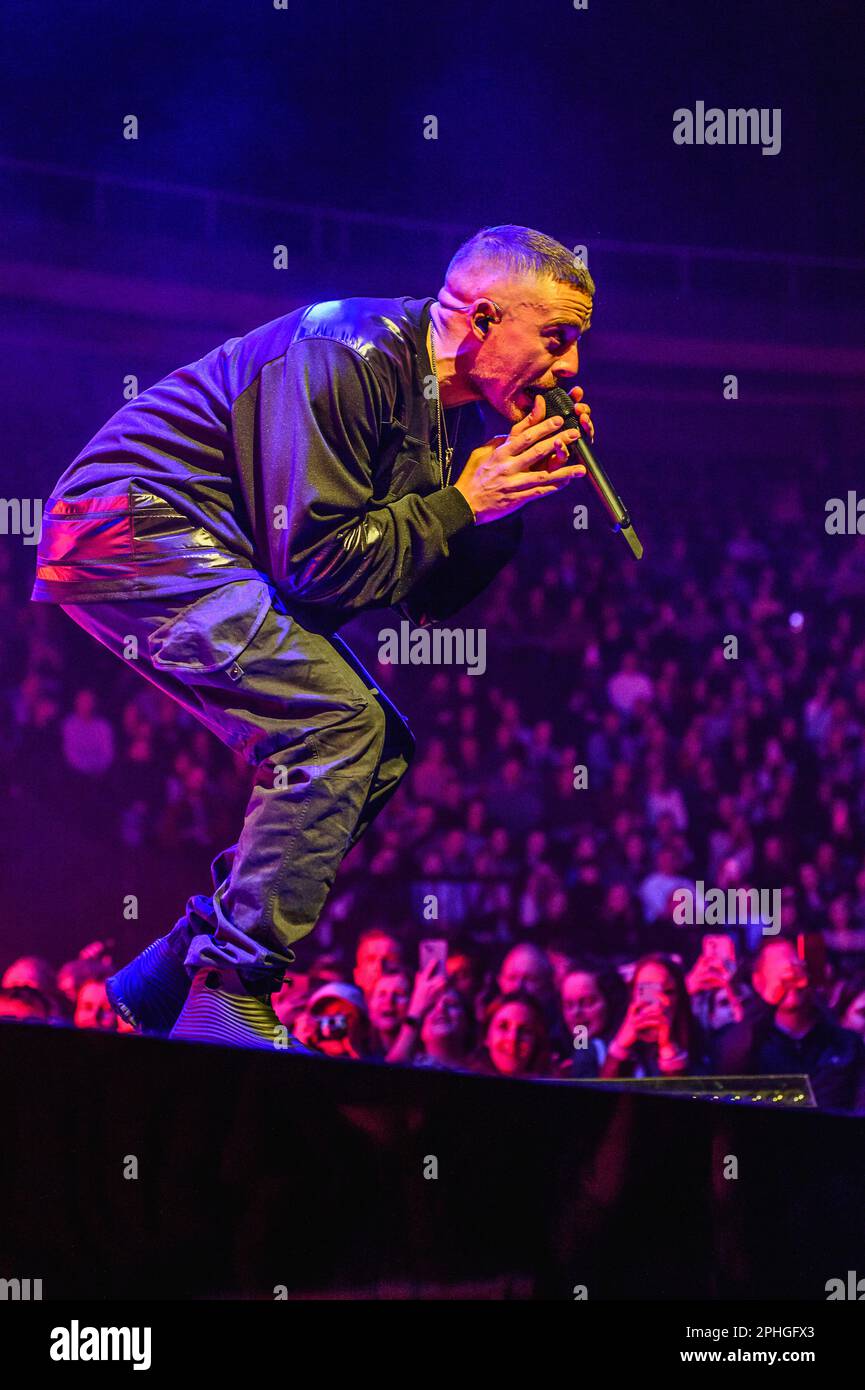 The irish singer songwriter Dermot Kennedy performs live in Brussels ...