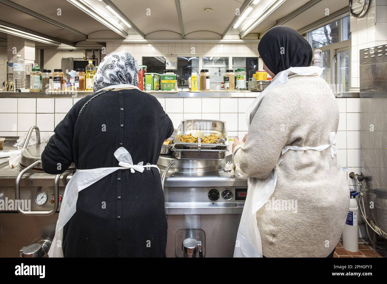 AMSTERDAM - Volunteers hand out healthy packages for the iftar in a ...