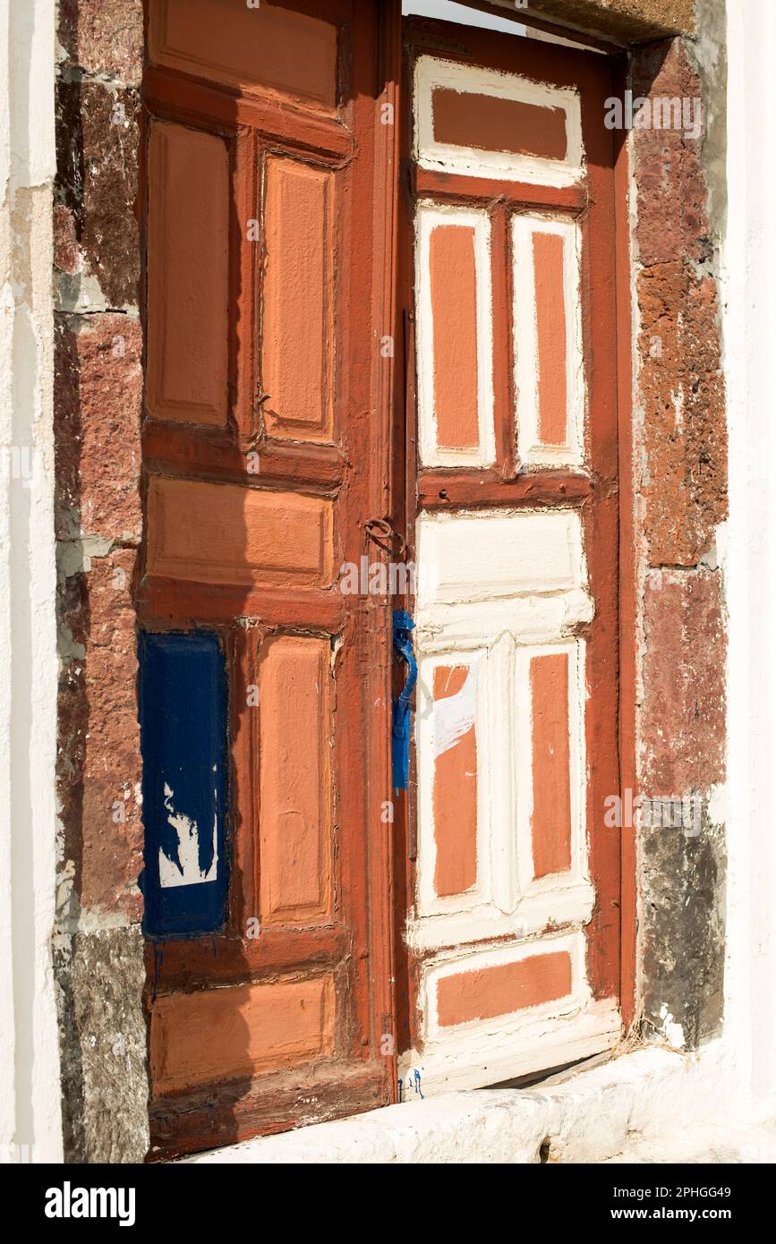 Closed door double doors hi-res stock photography and images - Alamy