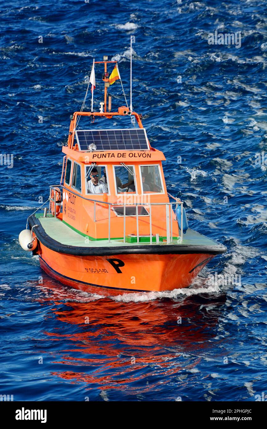 Pilot boat cruise ships hi-res stock photography and images - Alamy