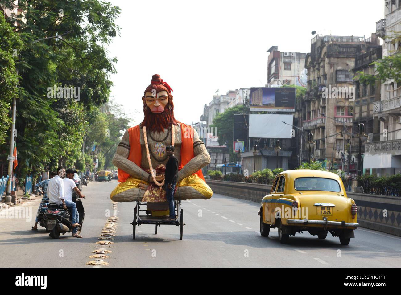 Kolkata, India. 28th Mar, 2023. A gaint figure of Bajrangbali, the son ...