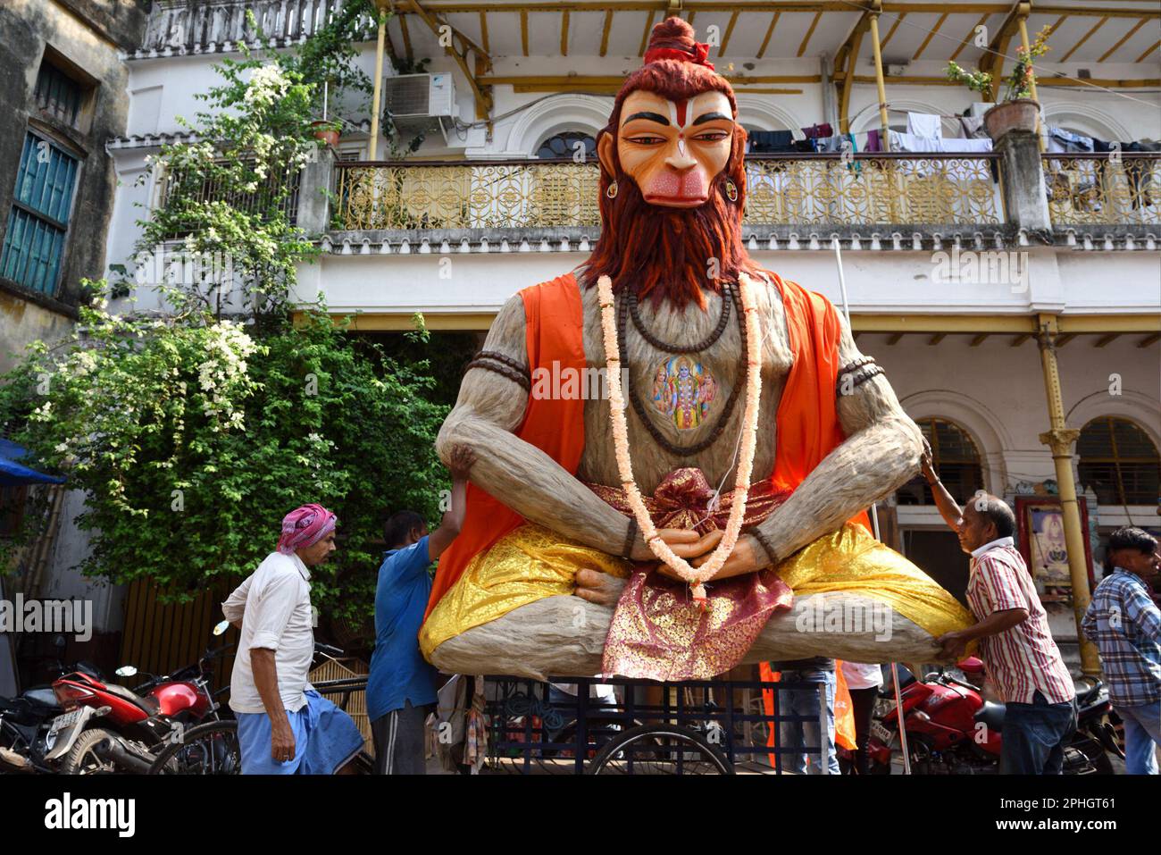 Kolkata, India. 28th Mar, 2023. A gaint figure of Bajrangbali, the son ...