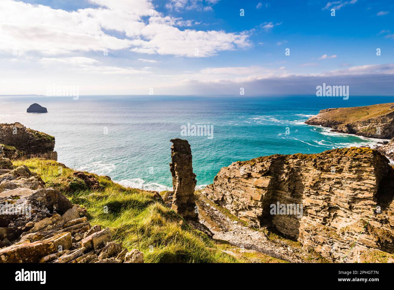 The rock stack at Lanterdan Quarry above Trebarwith Strand, Tintagel ...