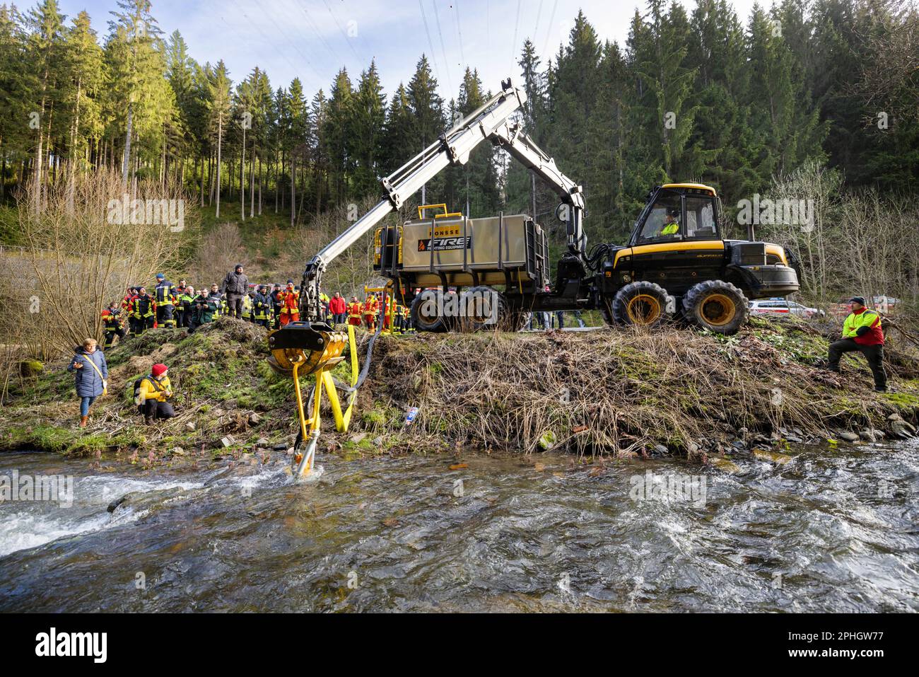 Altenfeld, Germany. 28th Mar, 2023. A special firefighting unit for ...