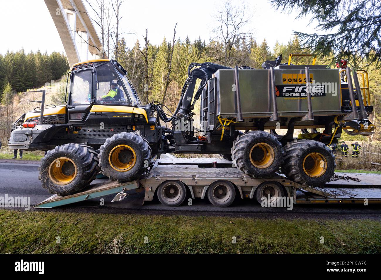 Altenfeld, Germany. 28th Mar, 2023. A special firefighting unit for ...