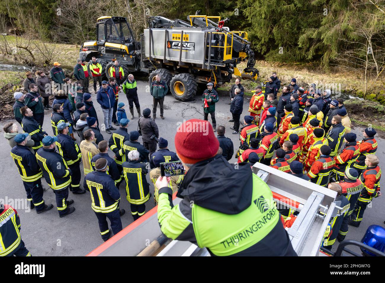 Altenfeld, Germany. 28th Mar, 2023. Firefighters practice fighting a ...