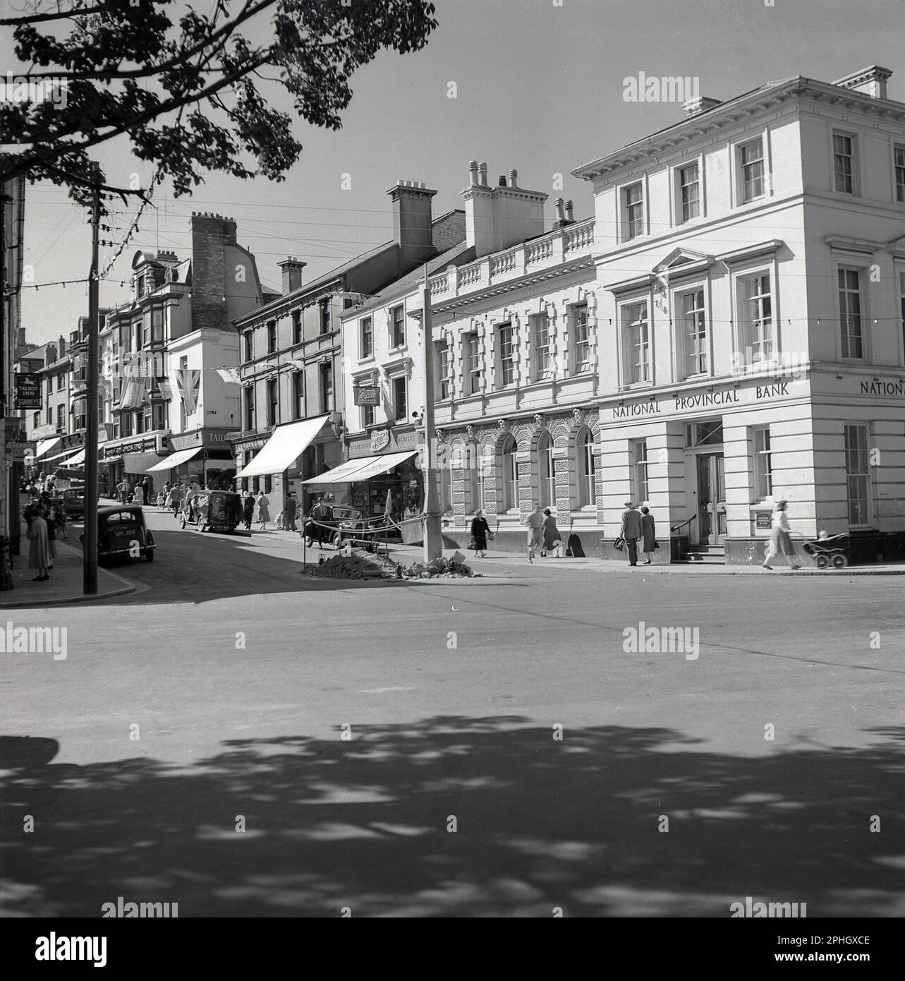 1950s, historical, a branch of the National Provincial Bank on the ...