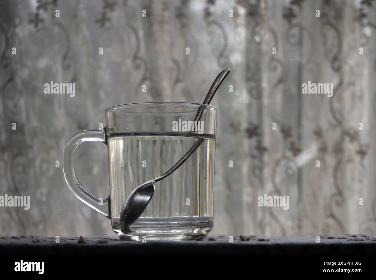 Light refraction experiment hi-res stock photography and images - Alamy