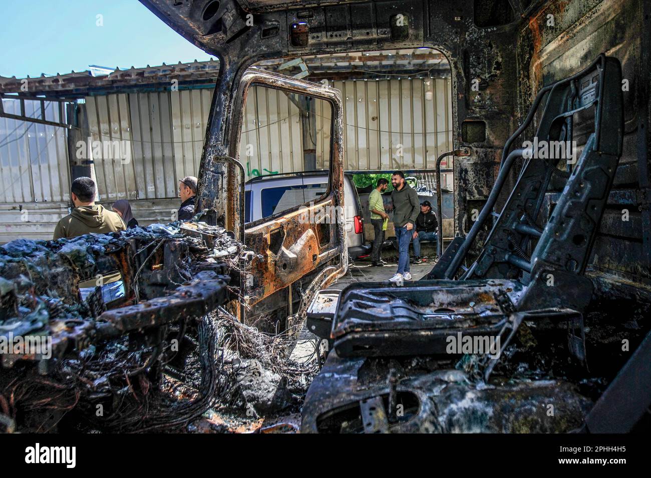 Burning vehicles hi-res stock photography and images - Alamy