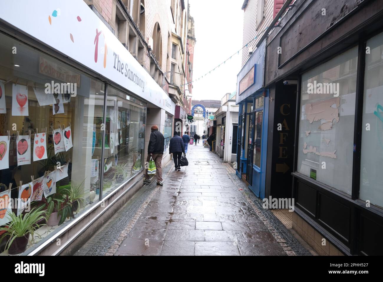 Sheffield City Centre Chapel Walk Shopping area Stock Photo - Alamy