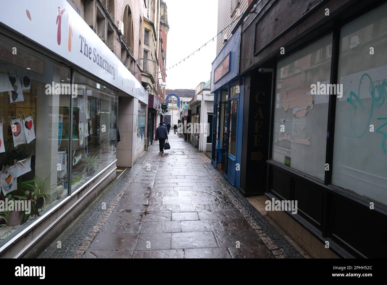 Sheffield City Centre Chapel Walk Shopping area Stock Photo - Alamy
