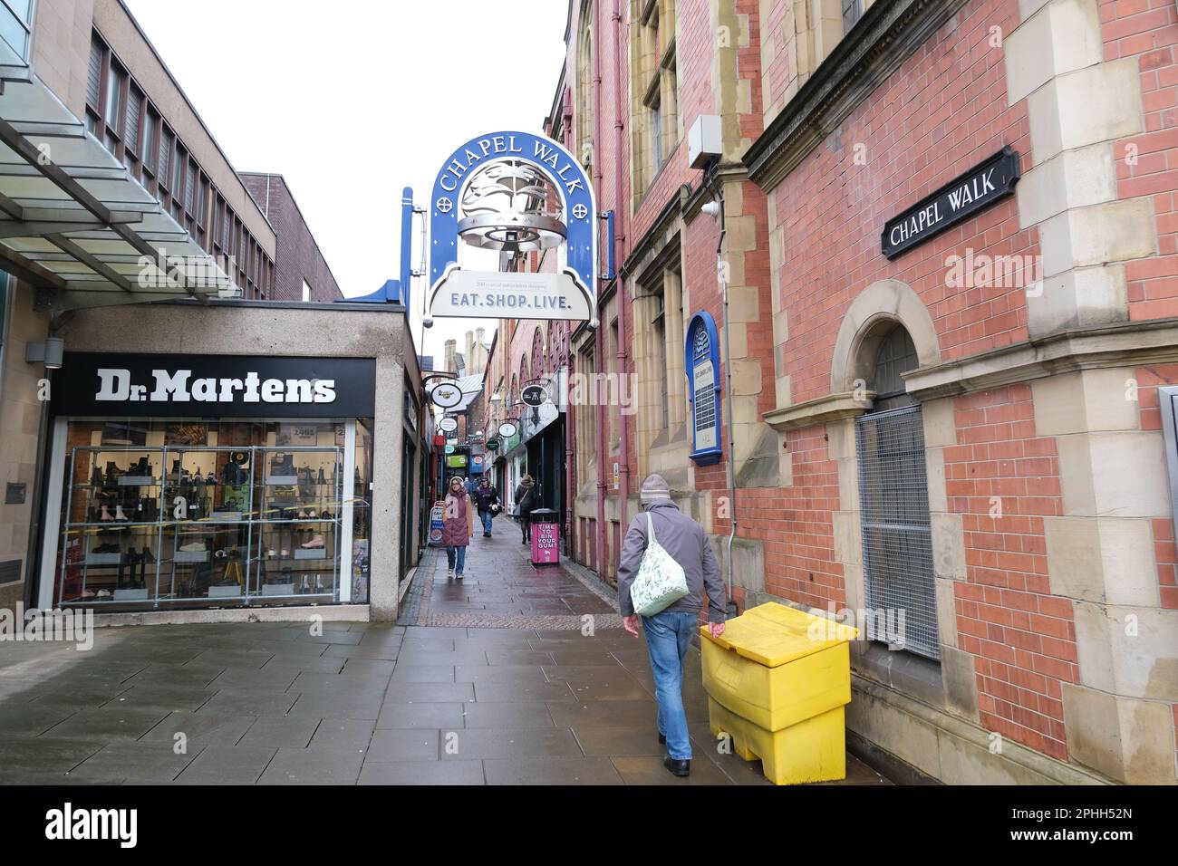 Sheffield City Centre Chapel Walk Shopping area Stock Photo - Alamy