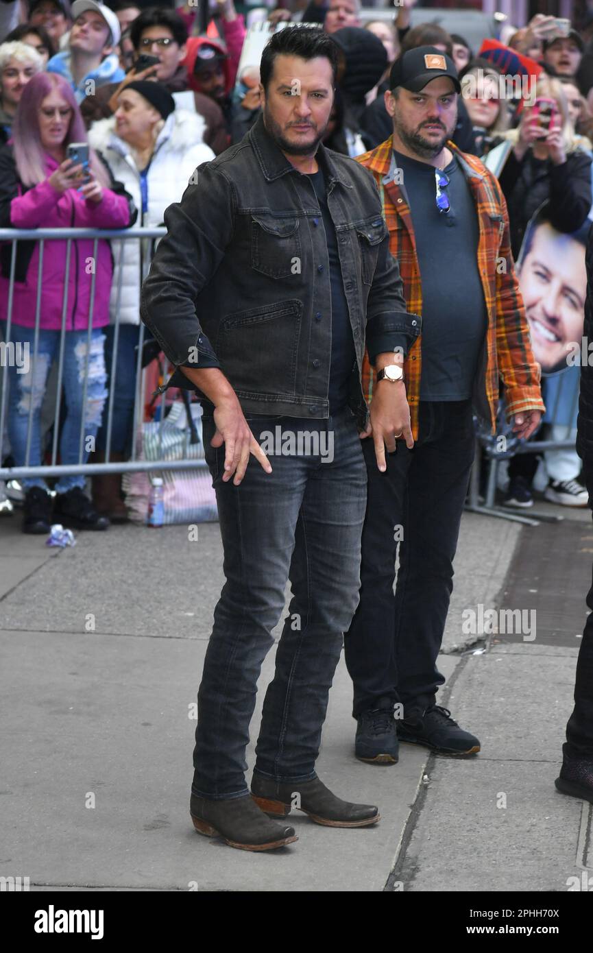 Luke Bryan leaves the Good Morning America studios on March 28, 2023 in ...