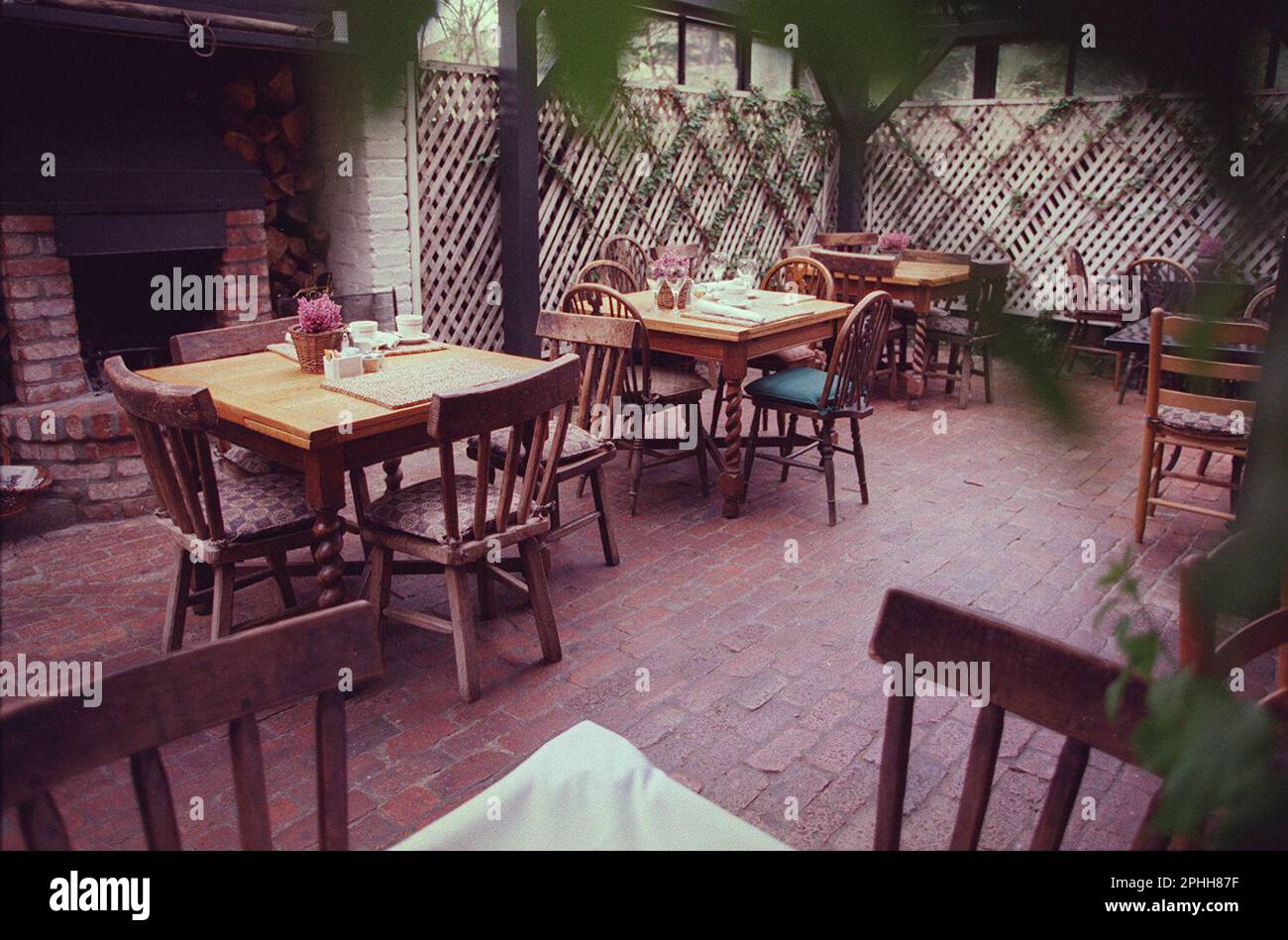 NBPELICAN21C-C-12JAN00-NB-LS----- The Pelican Inn restaurant in Muir ...