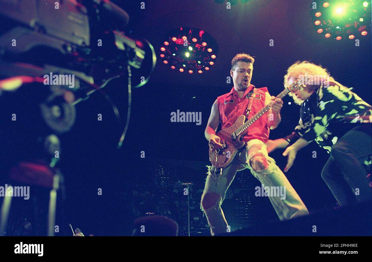VAN HALEN 3/C/13MAY95/DD/LS FROM LEFT: EDDIE VAN HALEN AND SAMMY HAGAR ...