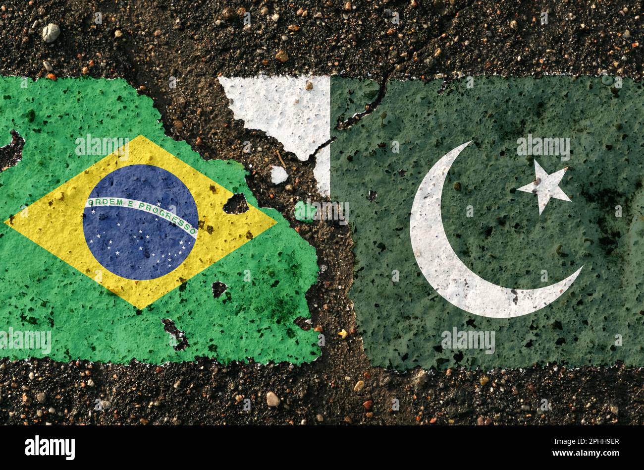 On the pavement there are images of the flags of Brazil and Pakistan ...
