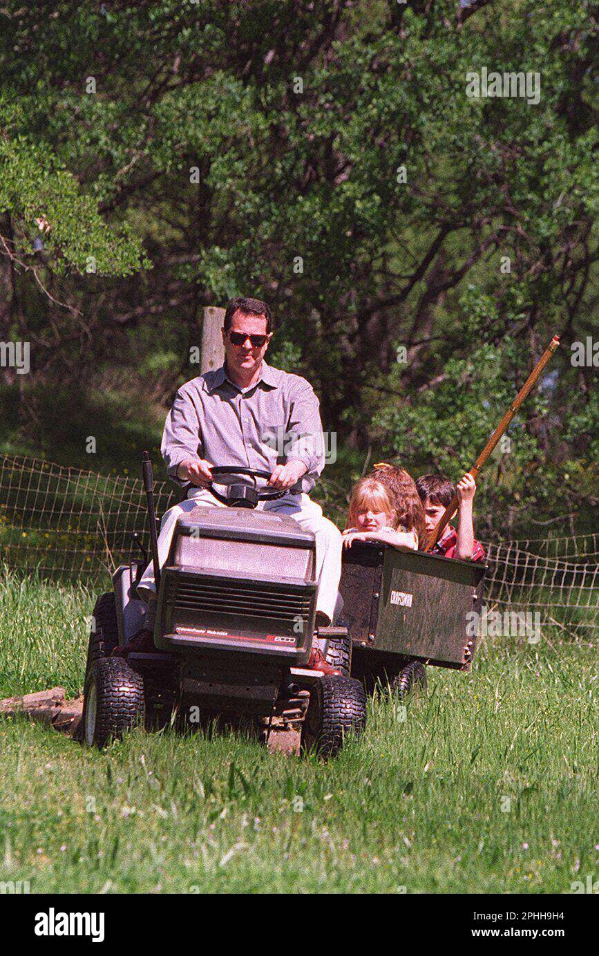 FEATURE 2/C/07APR96/CD/LS MATT ENRIGHT MOWS HIS LAWN ON PLEASANT VALLEY ...
