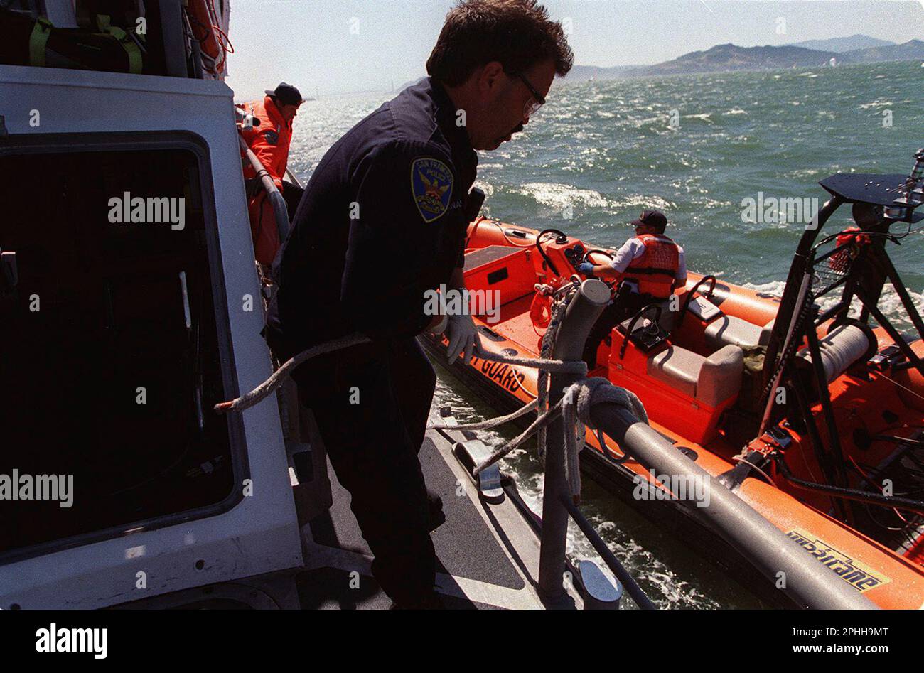 MARINE05-C-27MAY00-SF-LS ----- Officer Al Cardenas secures a safety ...