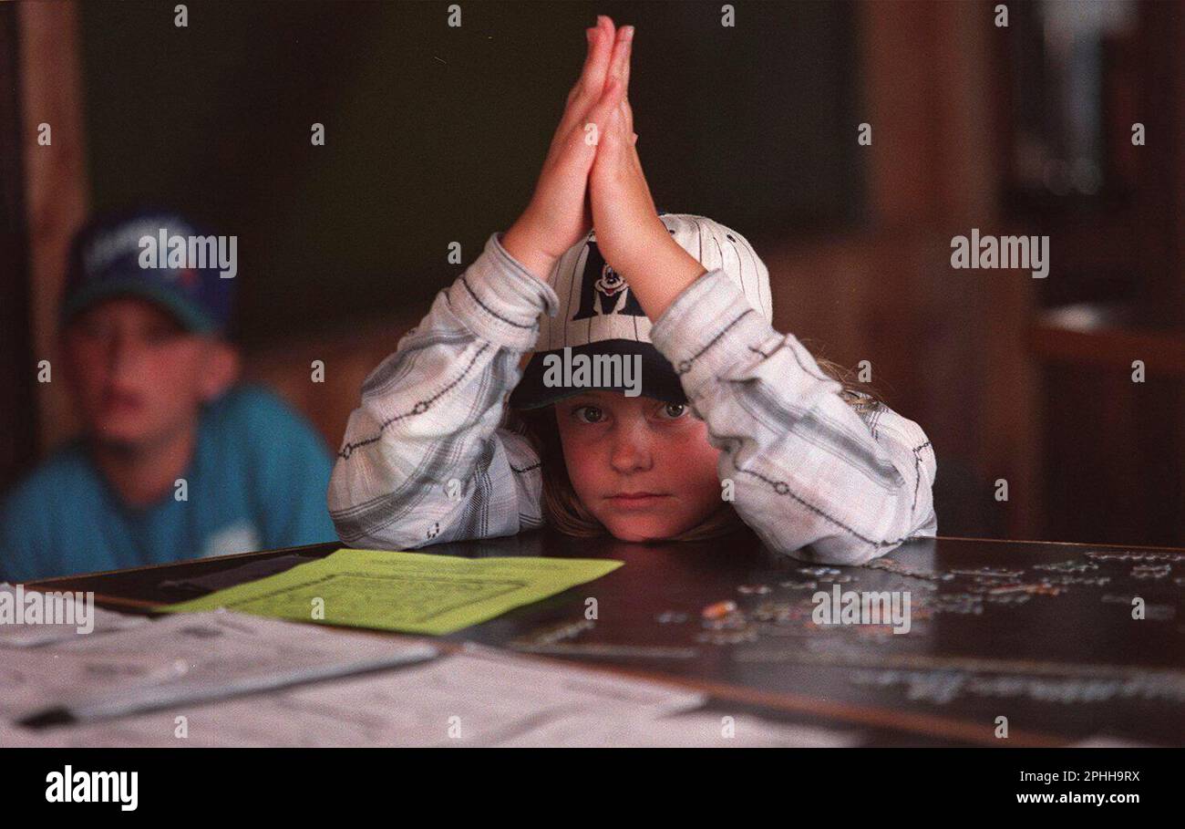 MARINE 1/C/28JUL95/CD/LS CHELSEA TAYLOR CLAPS FOR CAMPMATES AS THE ...