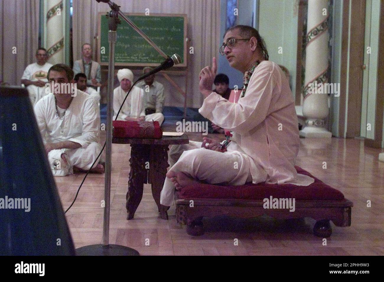 KRISHNA02-C-22OCT00-SZ-LS ----- From left: Rasaraja Das President of ...