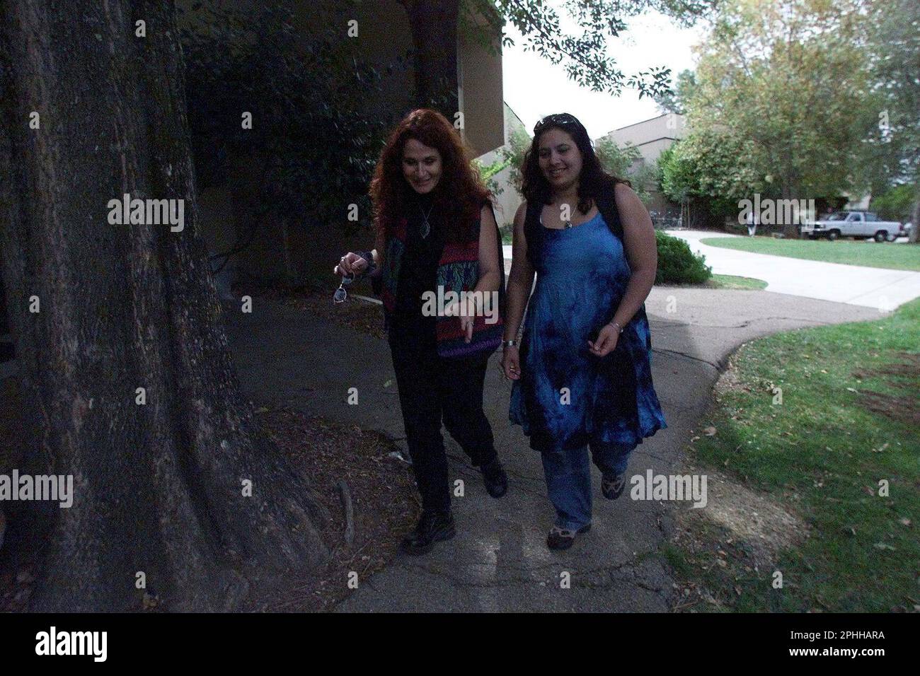 KRISHNA01-C-20OCT00-SZ-LS --- From left: Marina Tafuri and her daughter ...