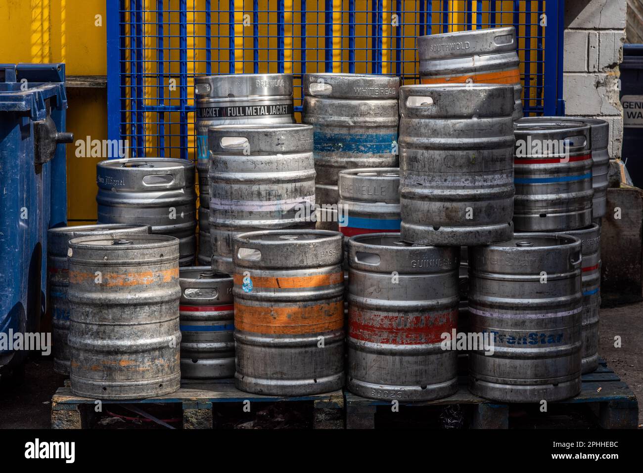 Beer kegs on pallet hi-res stock photography and images - Alamy