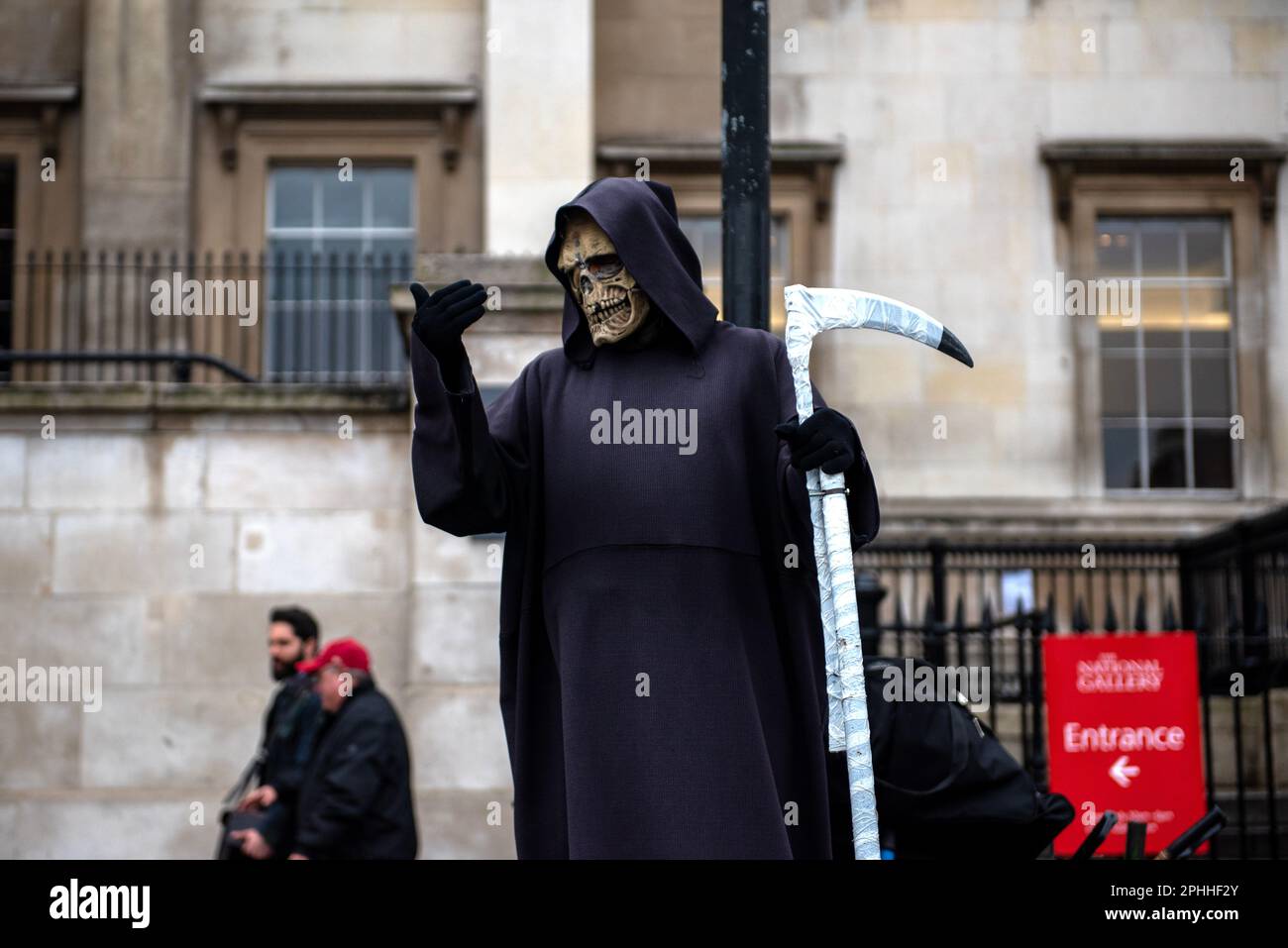 Street performer dressed as grim reaper Stock Photo - Alamy