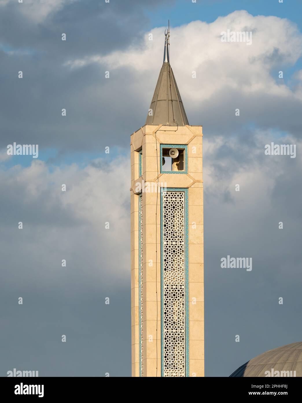 A mosque minaret with angular design Stock Photo - Alamy