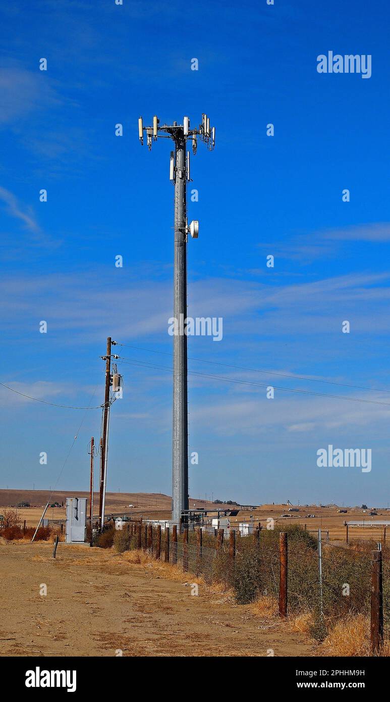 Cell phone tower hi-res stock photography and images - Alamy