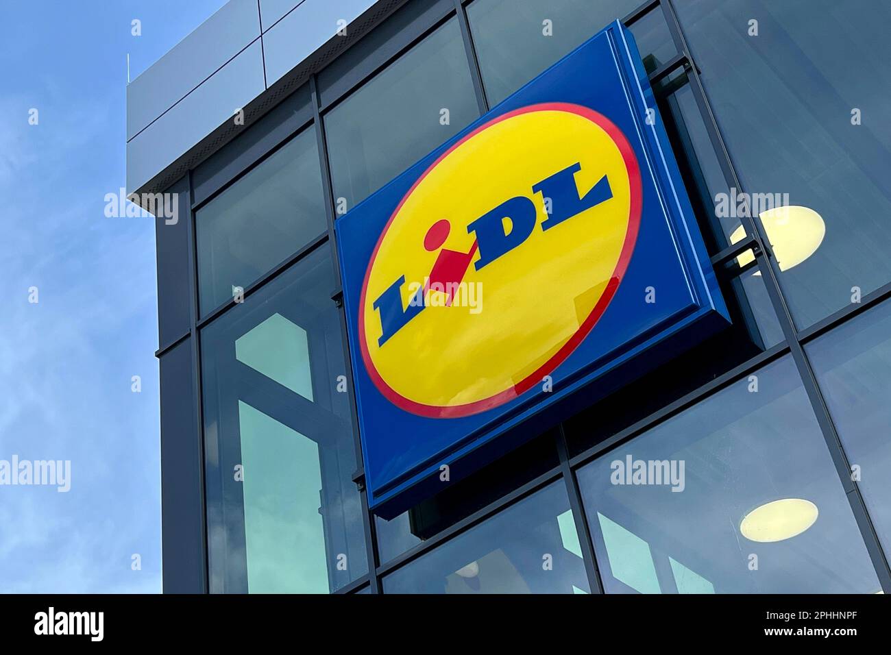 Frankfurt, Deutschland. 25th Mar, 2023. Lidl branch, LIDL WORTH IT ...