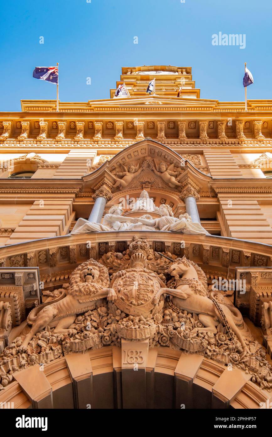 Marble Statue Of Queen Victoria at Millard Turner blog