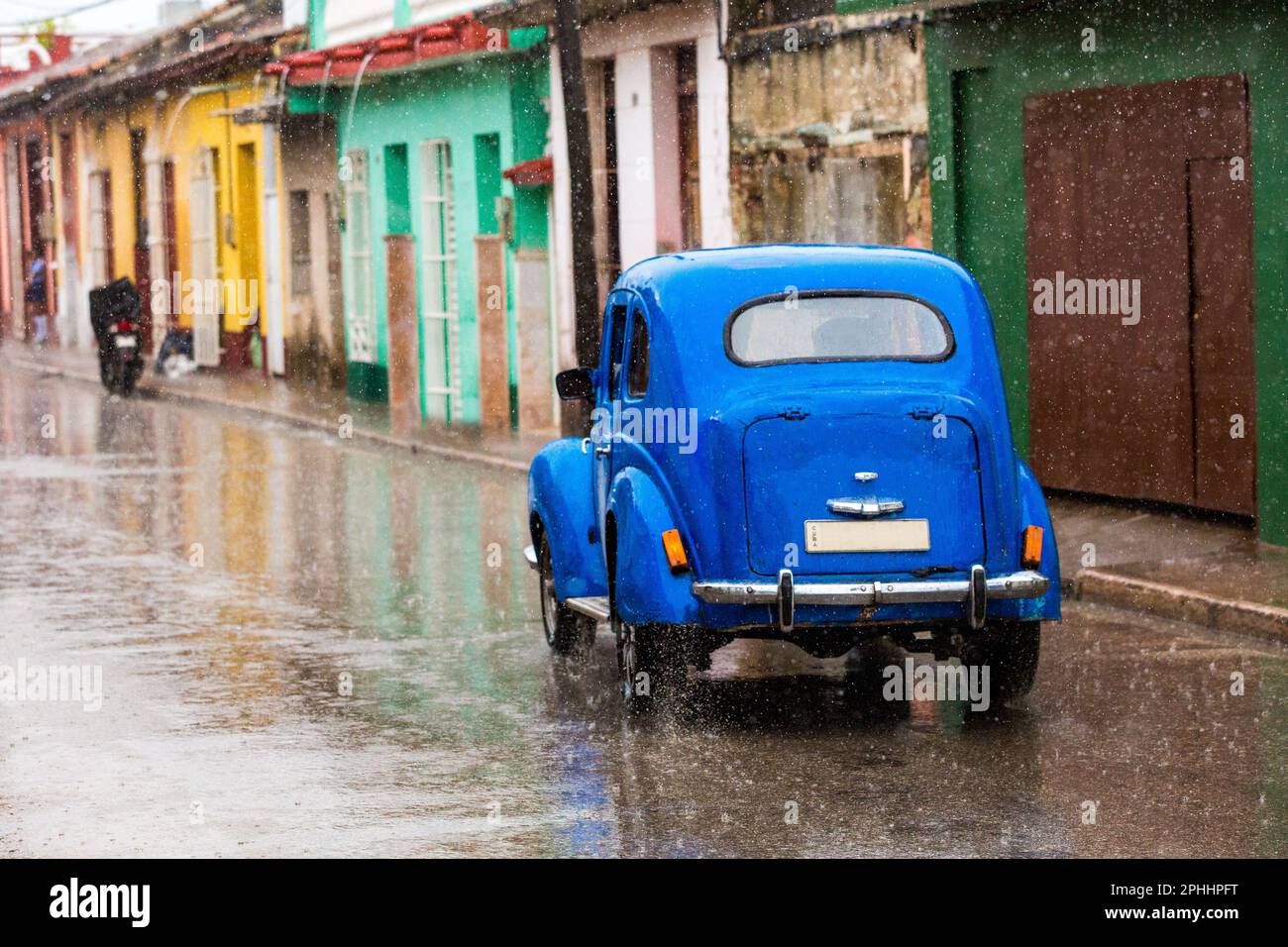 Cuban taxi driver driving classic hi-res stock photography and images ...